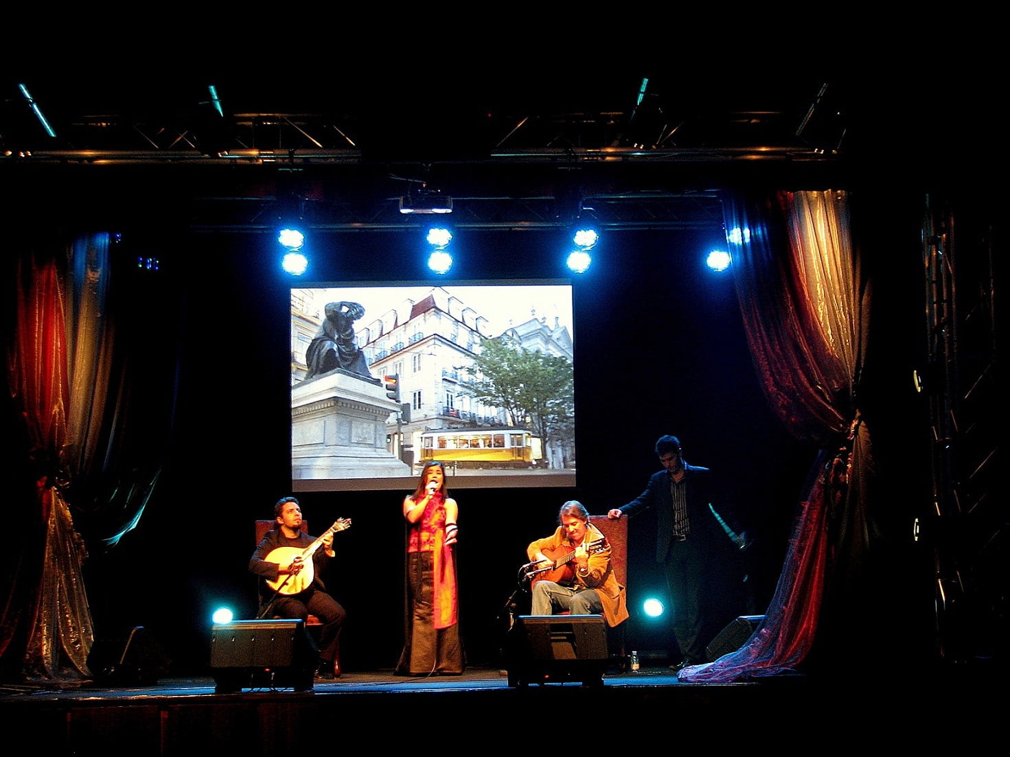 FADO IN LISBON :: Where I Found the Show